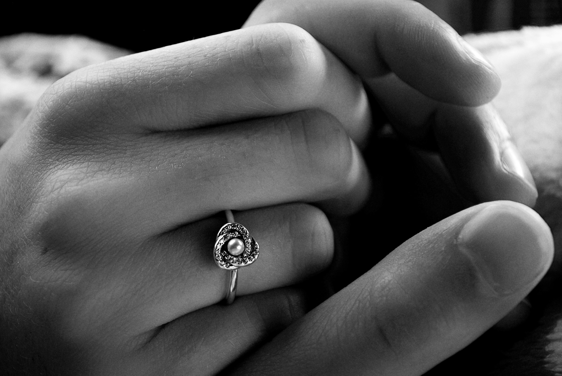 25 Creative Engagement Ring Photo Poses for Couples